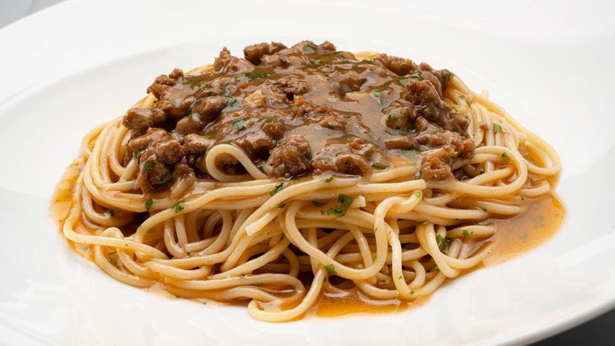 Receta de Espaguetis con salsa española / COCINA / En Casa